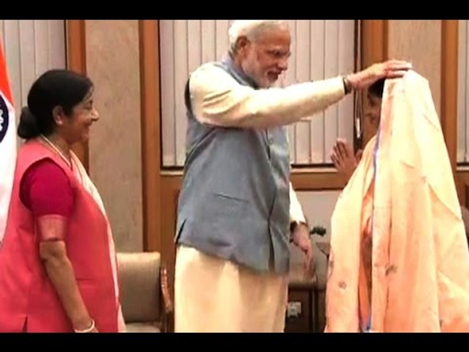 Geeta meets Prime Minister Narendra Modi - video Dailymotion