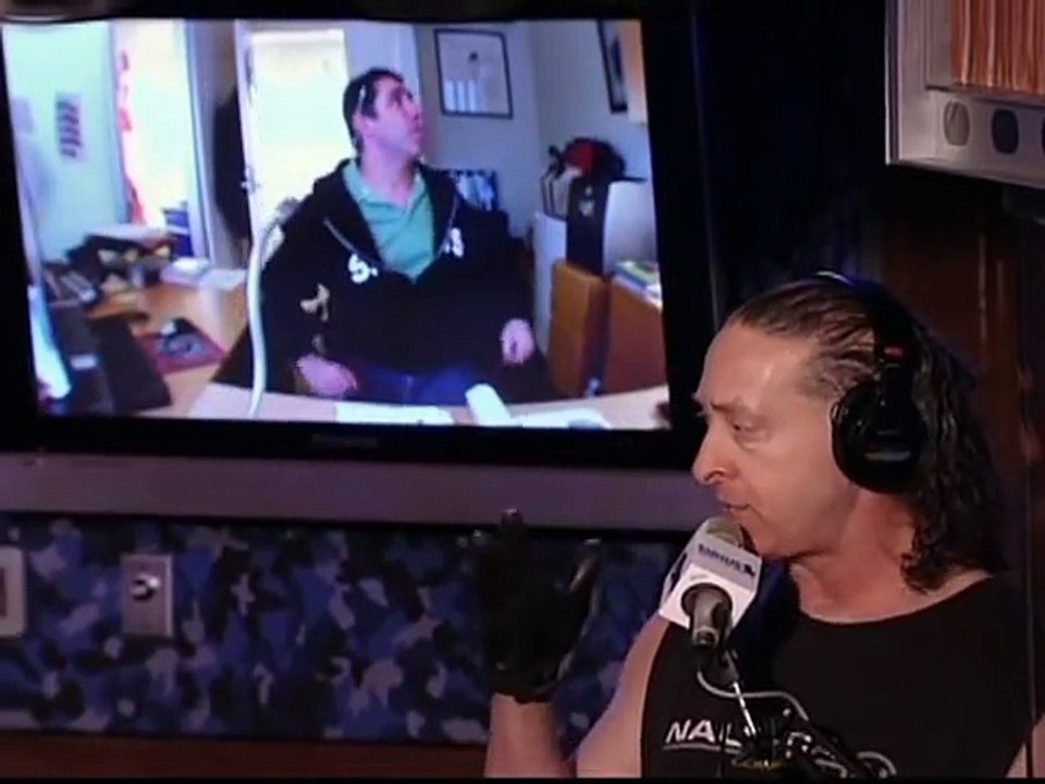 HowardTV Elliot Offen Storms Out - video Dailymotion