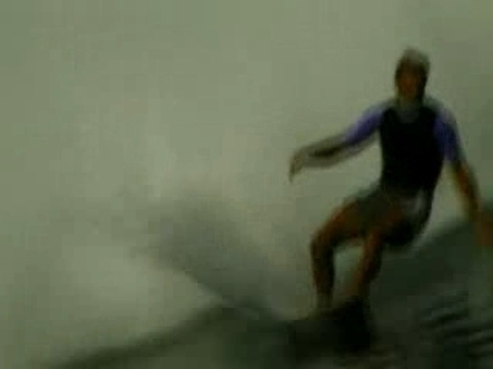 Laird Hamilton surfing Teahupoo - Vidéo Dailymotion