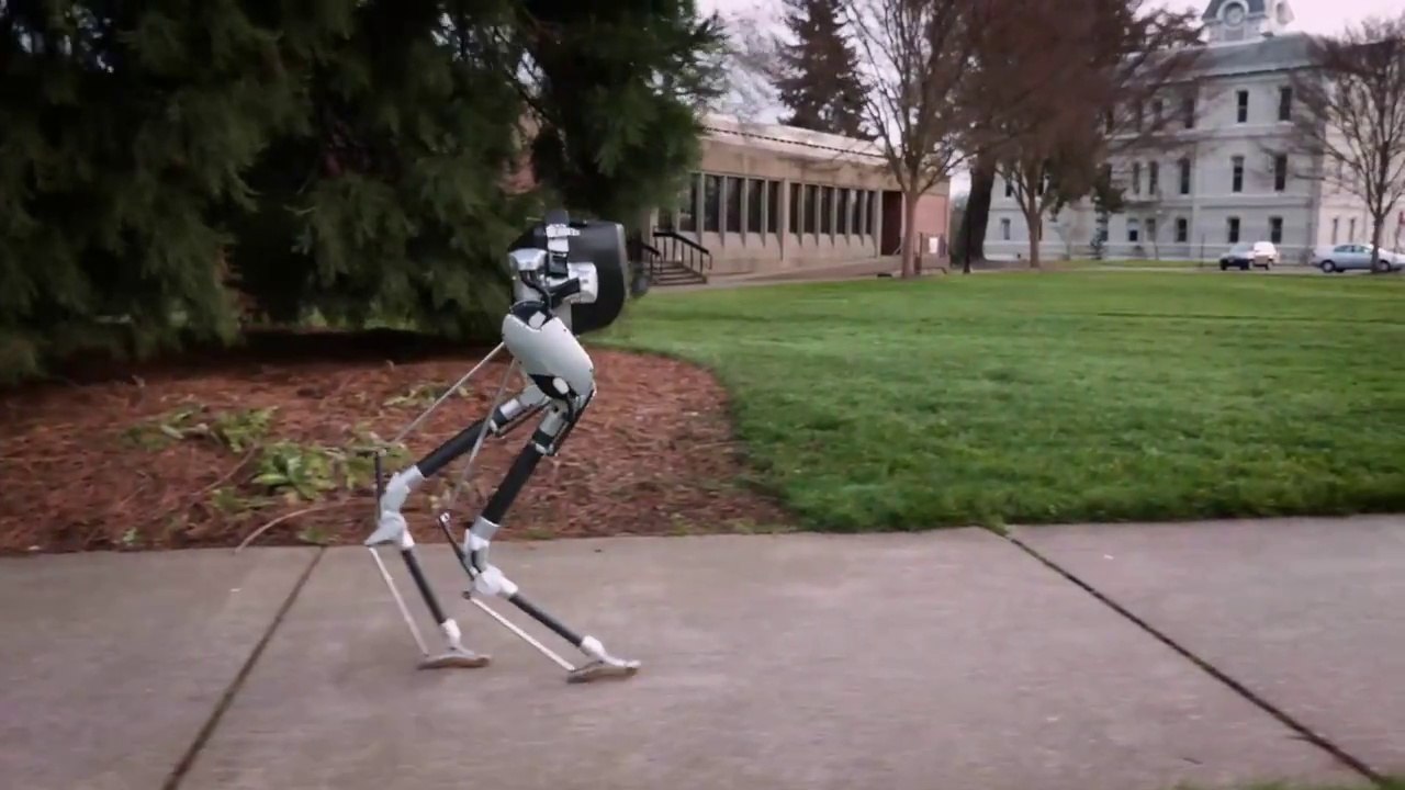 Cassie, el robot bípedo que puede caminar en cualquier superficie ...