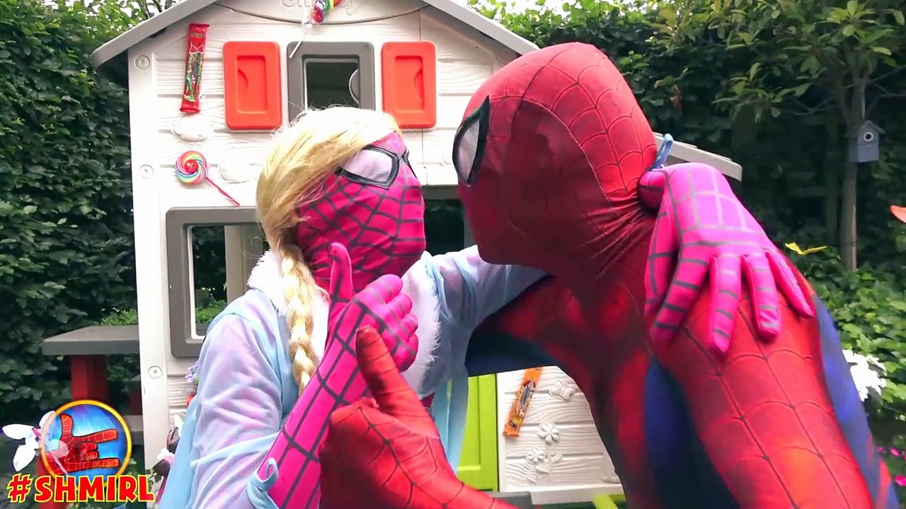 Spiderman KISSING Spidergirl??? Pink Spidergirl is Frozen Elsa Kissing ...