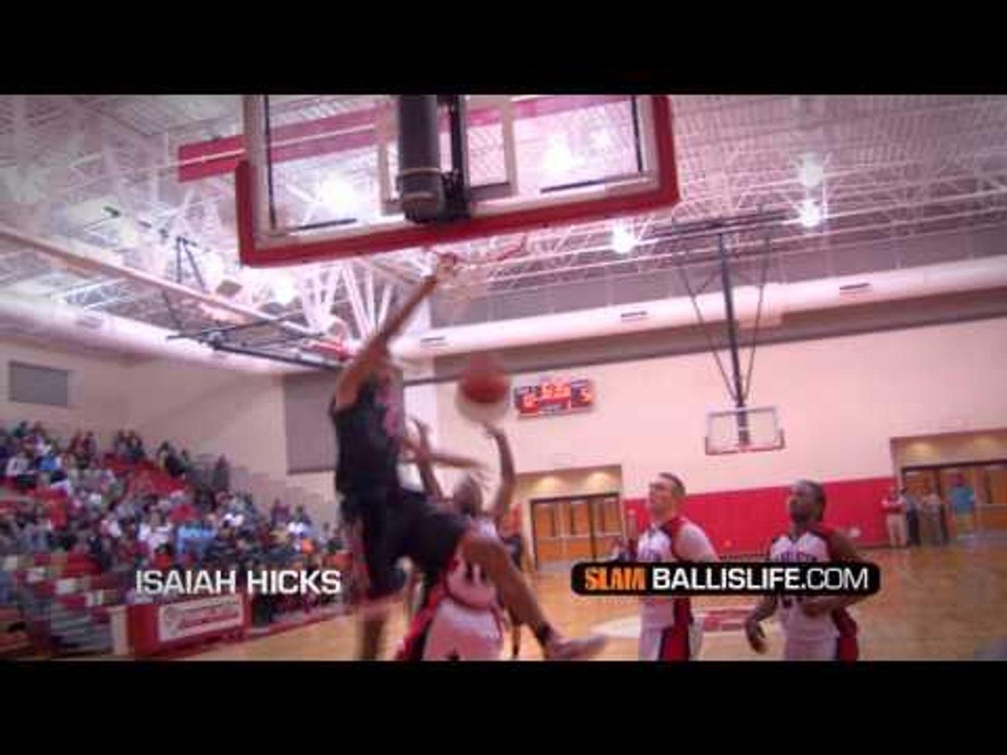 Isaiah Hicks Dunk