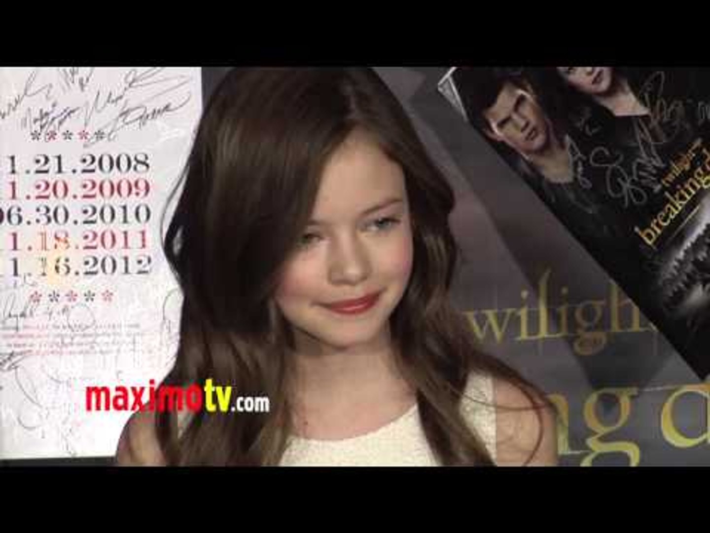 Willow Shields And Mackenzie Foy