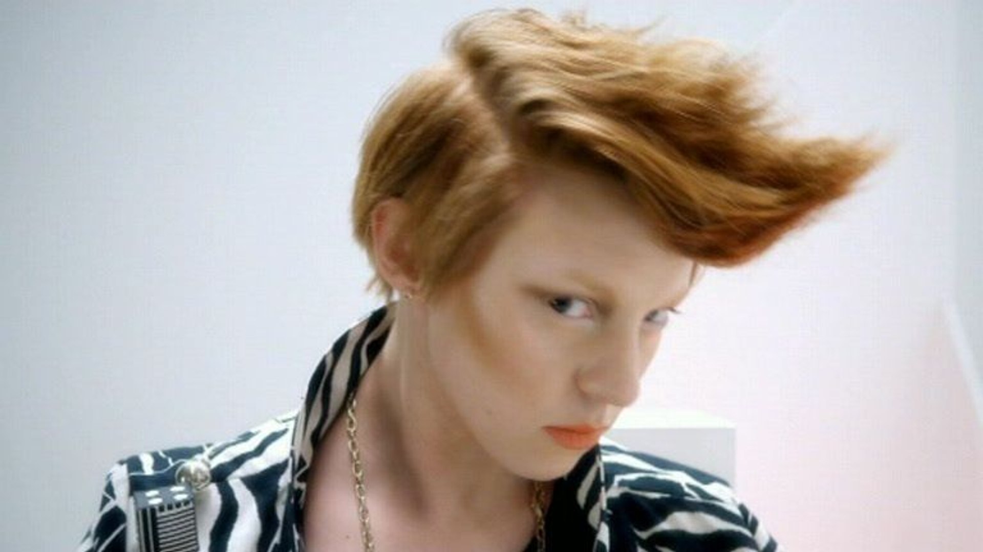 Elly Jackson Bulletproof