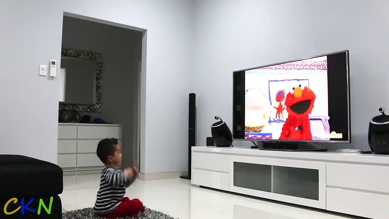 Watching Elmo's World on TV Suddenly Elmo Appears To Surprise Ckn Toys ...