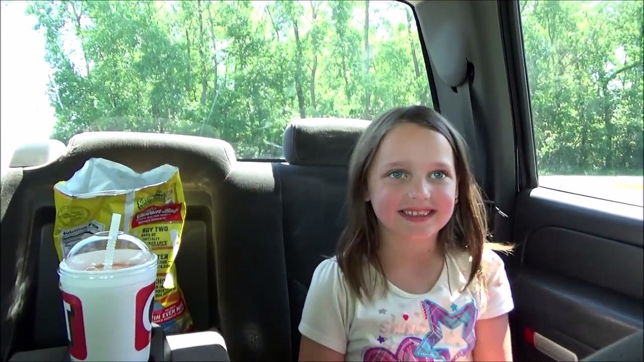 Real Food Fight In Truck Victoria & Annabelle Freak Out Toy Freaks ...