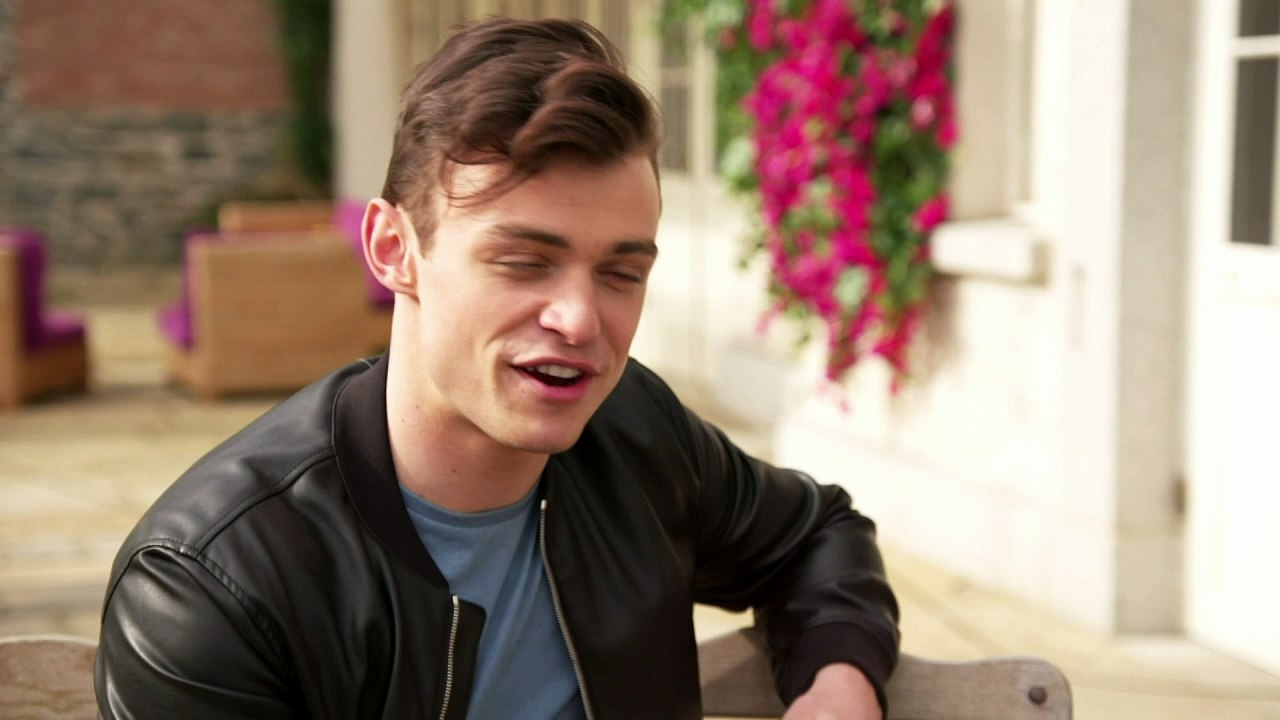 The Lodge's Thomas Doherty on being the new Zac Efron - video Dailymotion