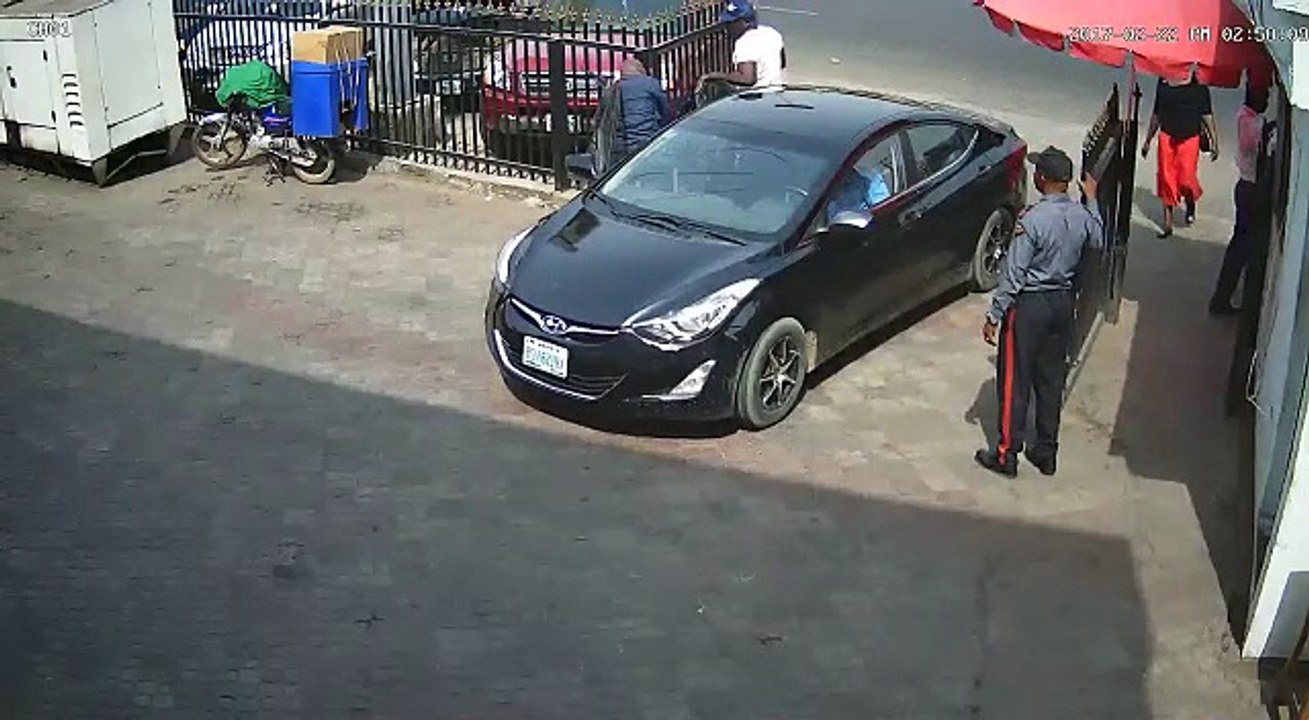 Armed Robbery Attack On The Zenith Bank At Wetheral Road, Owerri, Imo ...