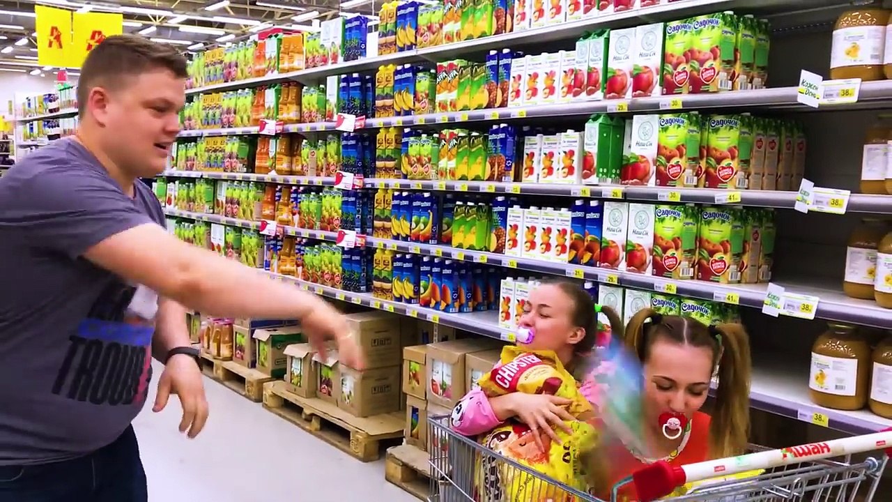 Bad Baby Real Food Fight Victoria vs Annabelle & Freak Daddy Toy Freaks ...