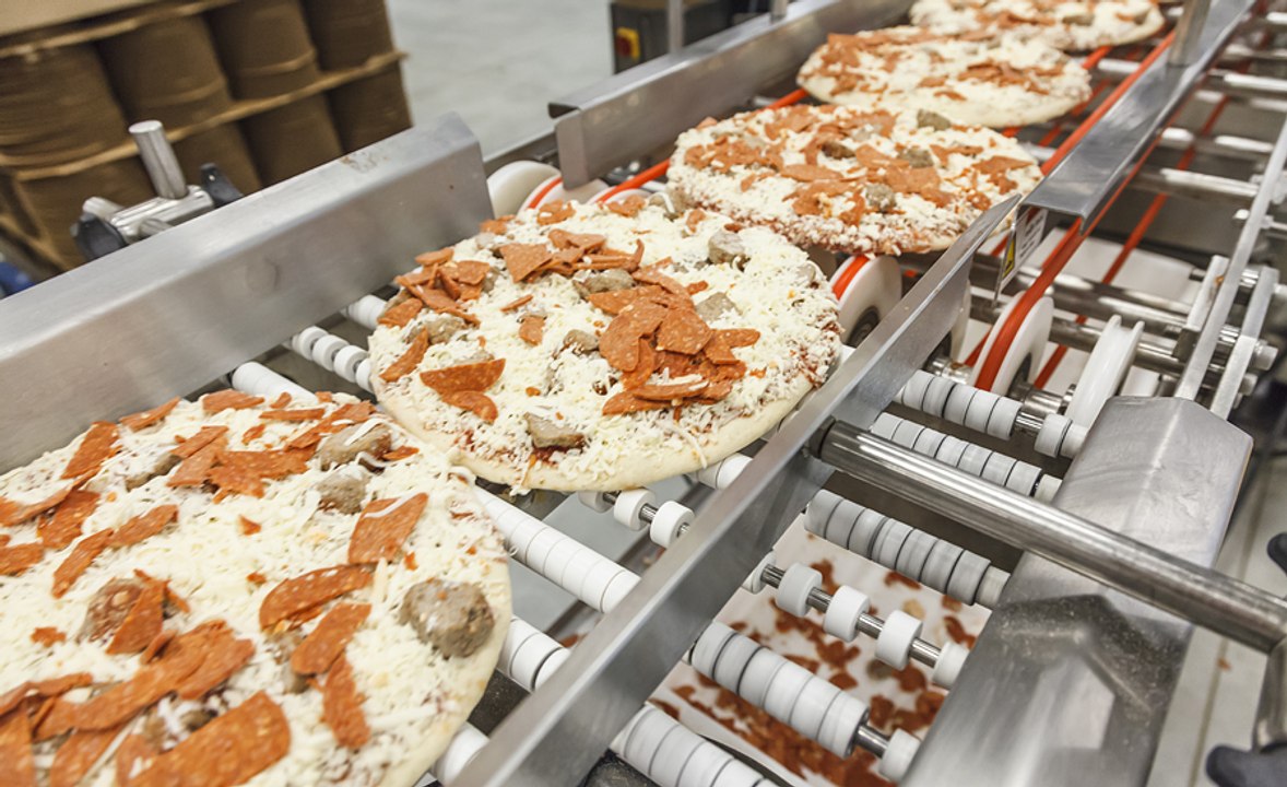 How to make Frozen Pizza - Inside The Frozen Pizza Factory - video ...