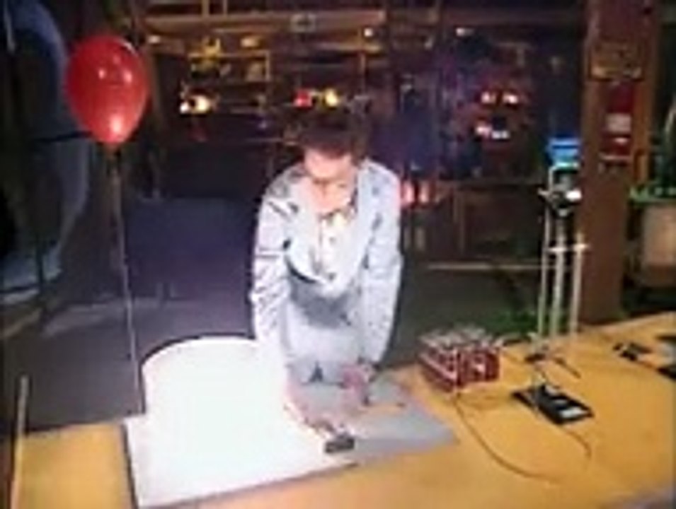 Bill Nye - The Science Guy - Season 2 Episode 04 - Chemical Reactions ...