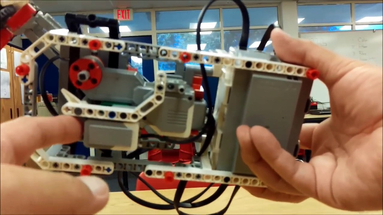 The LEGO Mindstorms EV3 Robot Arm The Cables & The Program - video ...