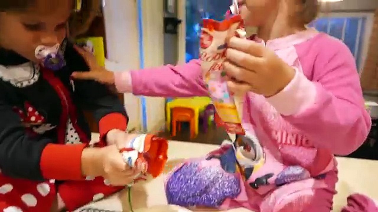 Bad Baby Twins! Real Life Birthday Cake Fight - Kate vs Lilly, Dad Cake ...