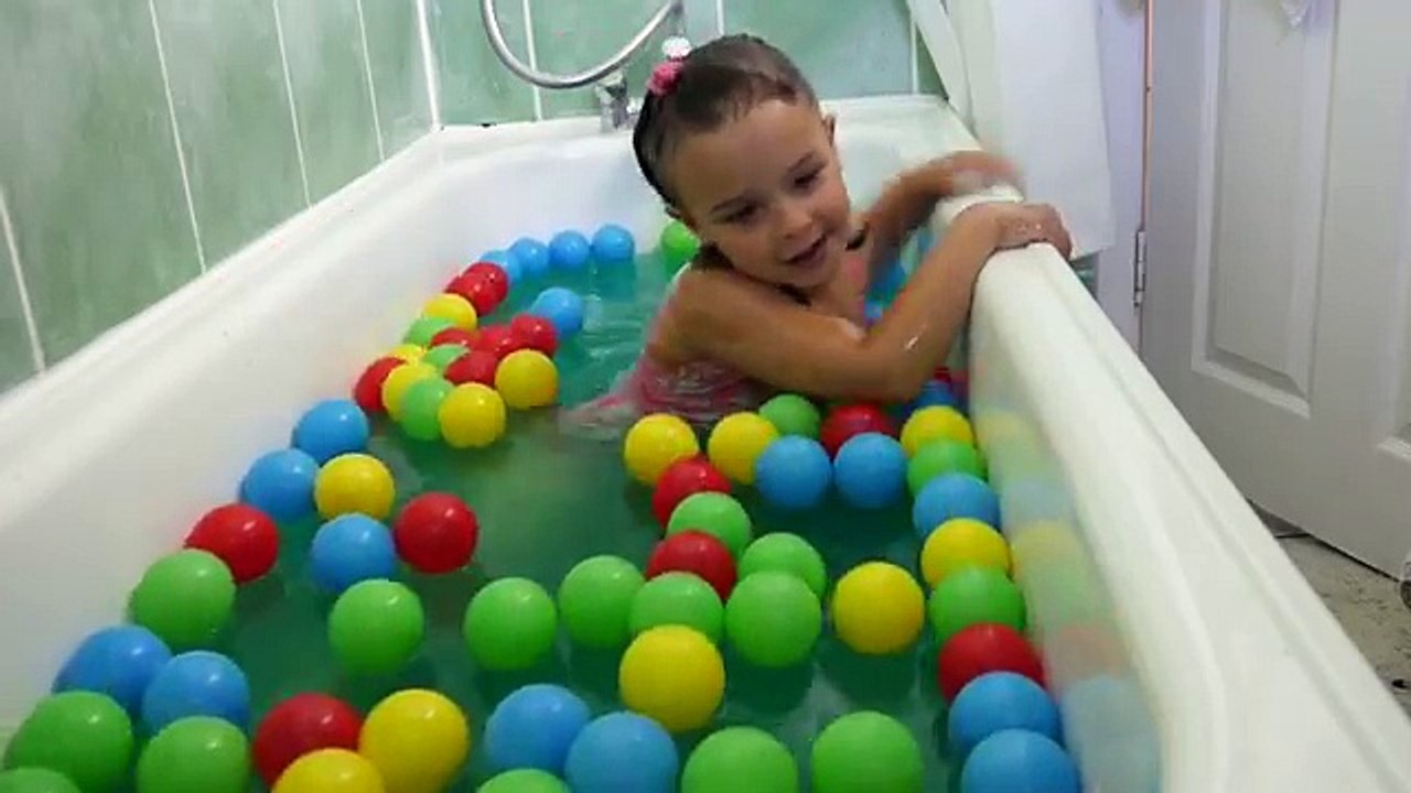 Giant SLIME BATH Gooey Pool With SLIME BAFF and ball pit balls – Видео ...