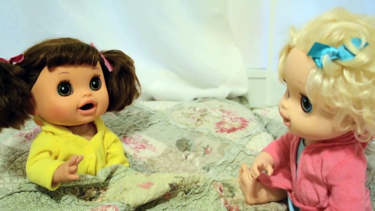 Baby Alive Poops In Bed! Baby Kira Poops! Molly Freaks Out! – Видео ...