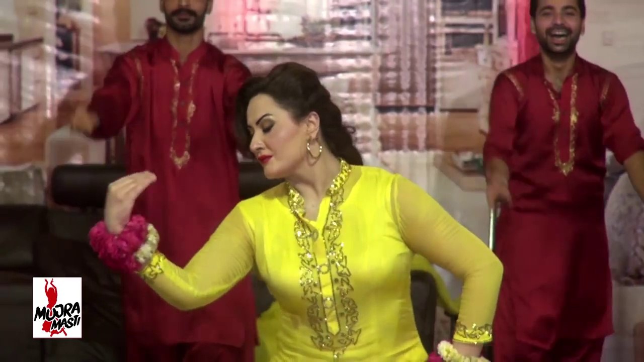 NARGIS LATEST HOT MUJRA - 2017 PAKISTANI MUJRA DANCE - DHOLNA - video ...