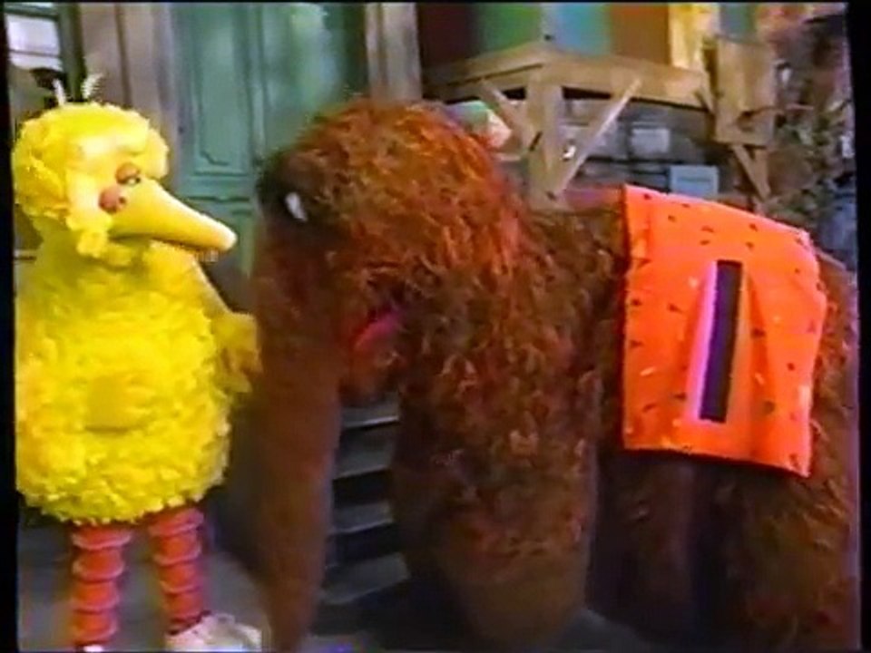 Sesame Street (#3840): Big Bird Wants to Walk Around the Block - Vidéo ...