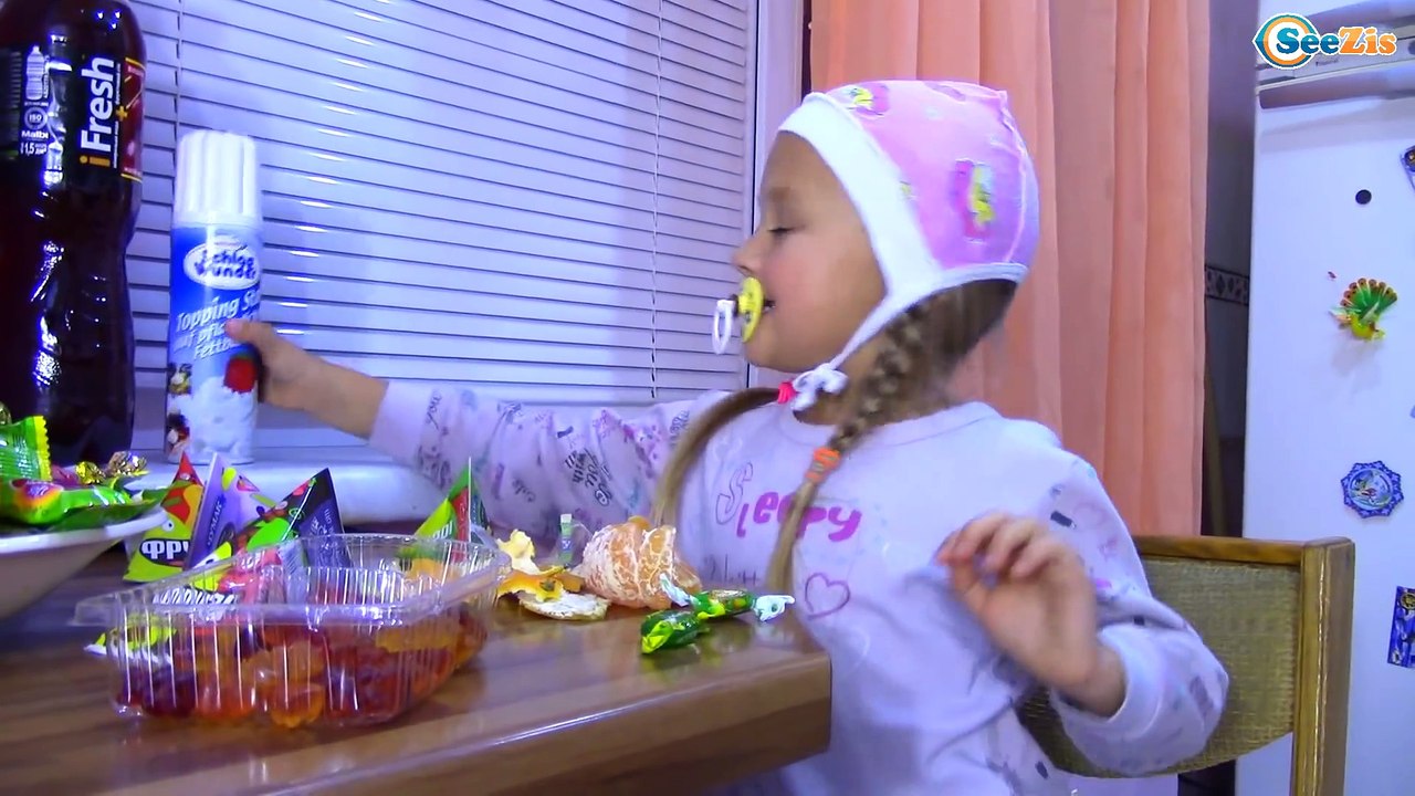 Bad Baby ВРЕДНЫЕ ДЕТКИ ПОГРОМ на КУХНЕ! Видео для детей Food Fight ...