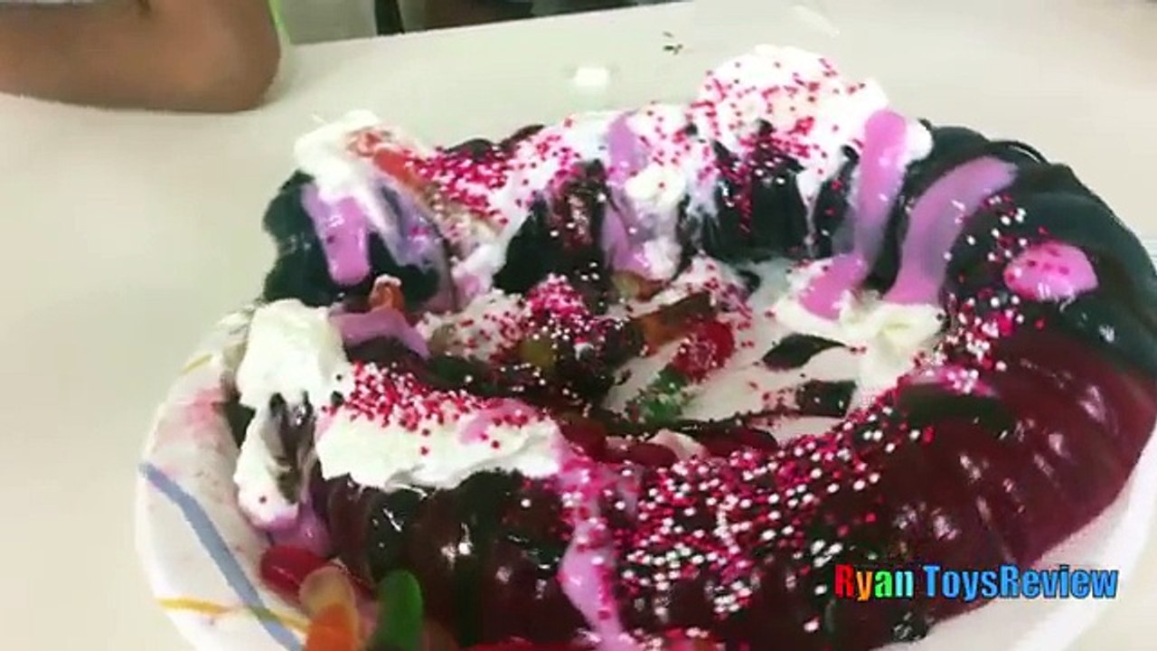 WORLDS LARGEST GUMMY WORM CHALLENGE Ryan ToysReview - Dailymotion Video