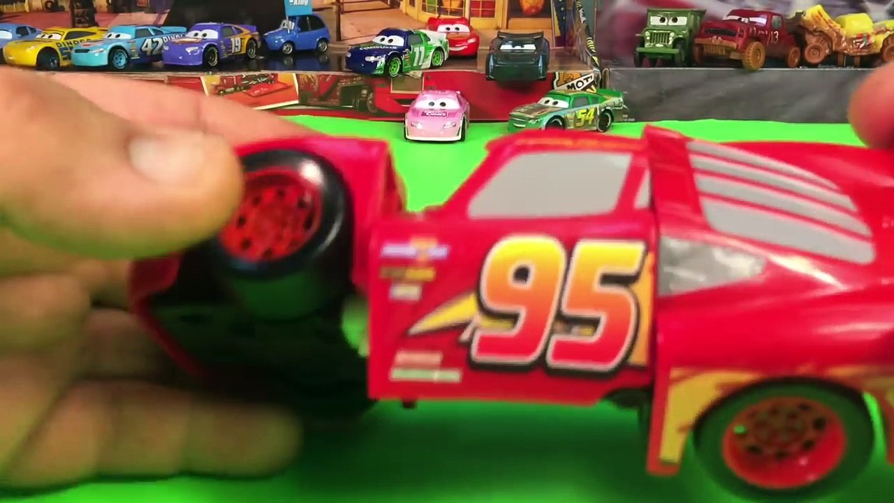 Disney Cars 3 Race & Reck Lightning McQueen And Revvin Cruz Ramirez ...