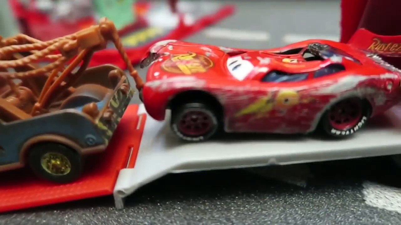 Cars 3 Lightning Mcqueen CRASH SCENE BODY REPAIR next gen piston cup ...