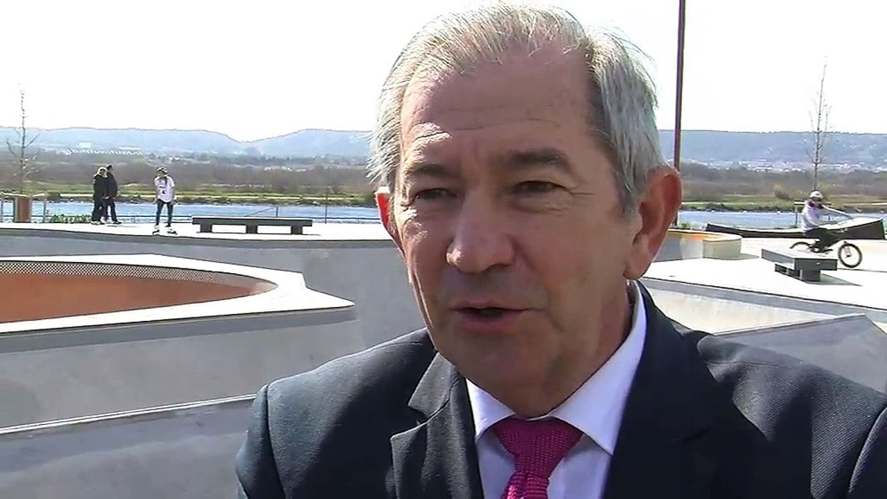 L'interview du maire de Marignane Éric Le Dissès. - Vidéo Dailymotion