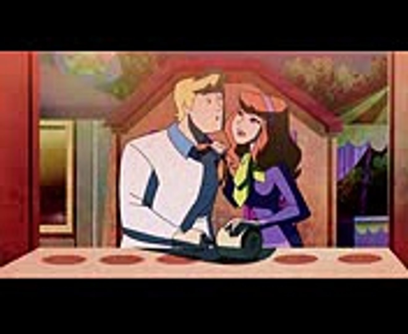 Fred And Daphne Kiss