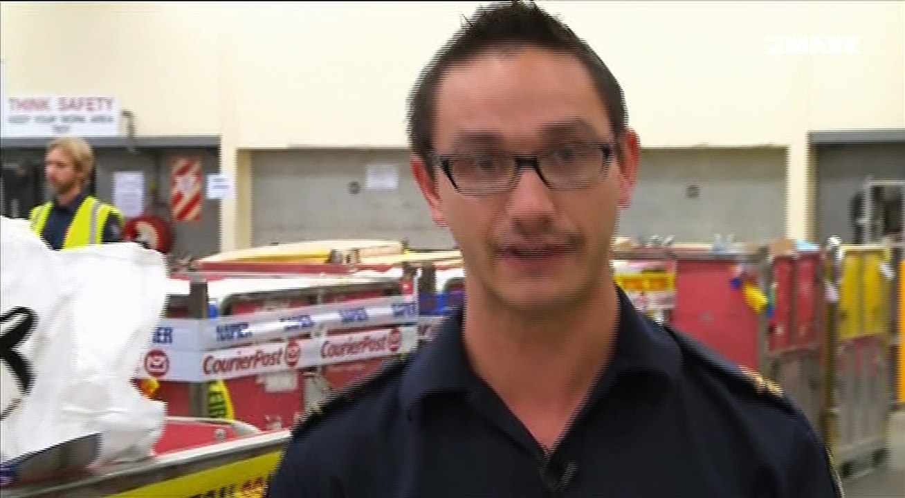 Border Patrol New Zealand - Falsche Pflaumen, Doku-Serie, NZ 2015 ...