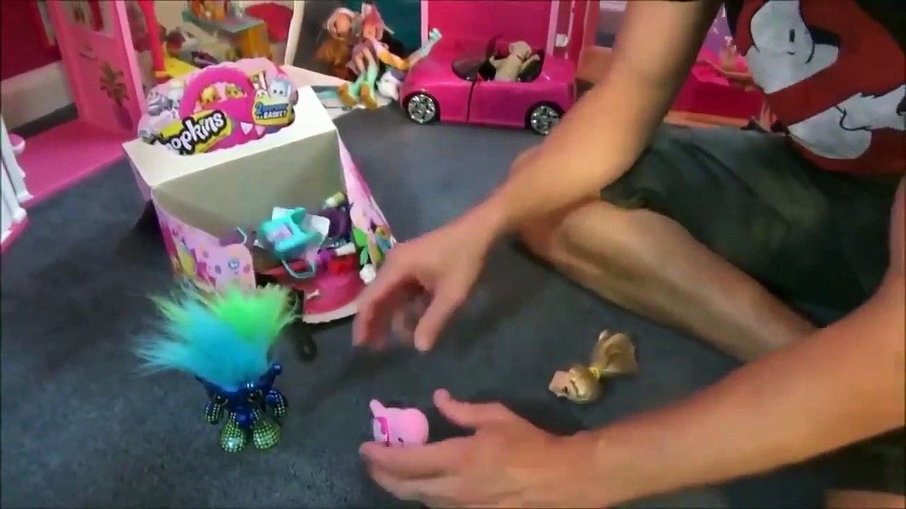 Bad Baby Real Food Fight Victoria vs Annabelle & Freak Daddy Toy Freaks ...