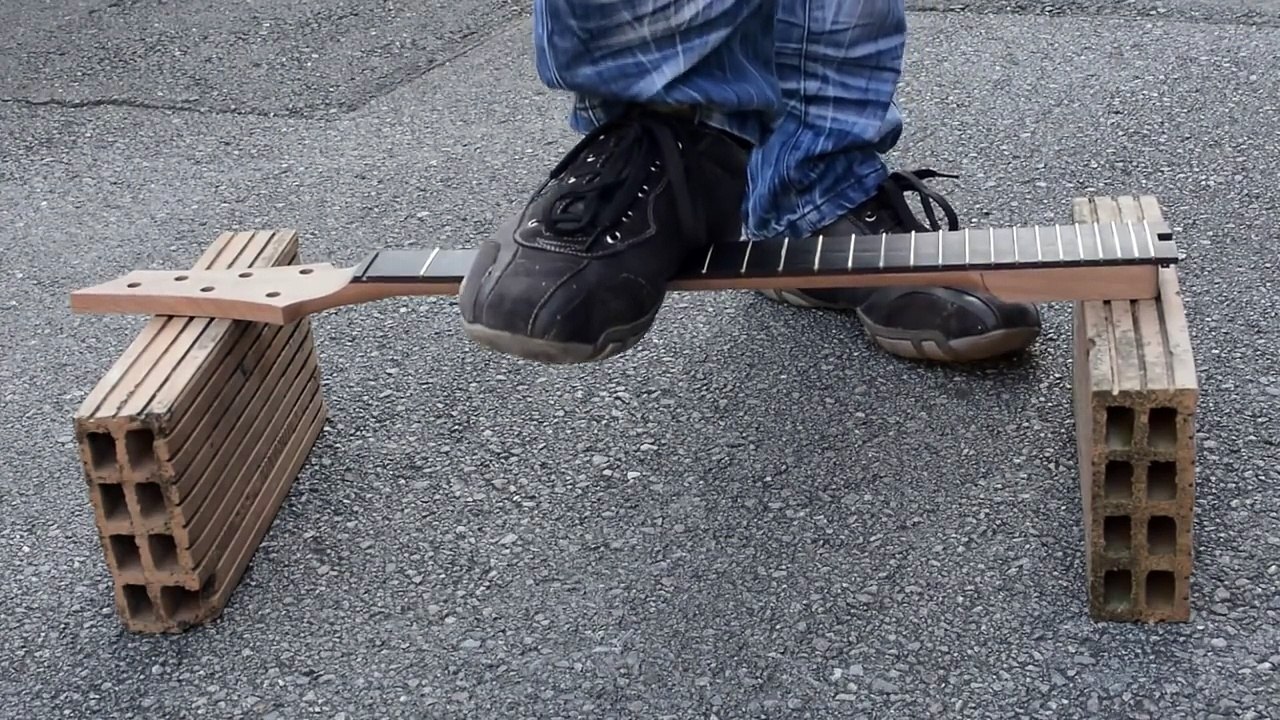 The one piece perfectly quatersawn guitar neck test ! - Vidéo Dailymotion