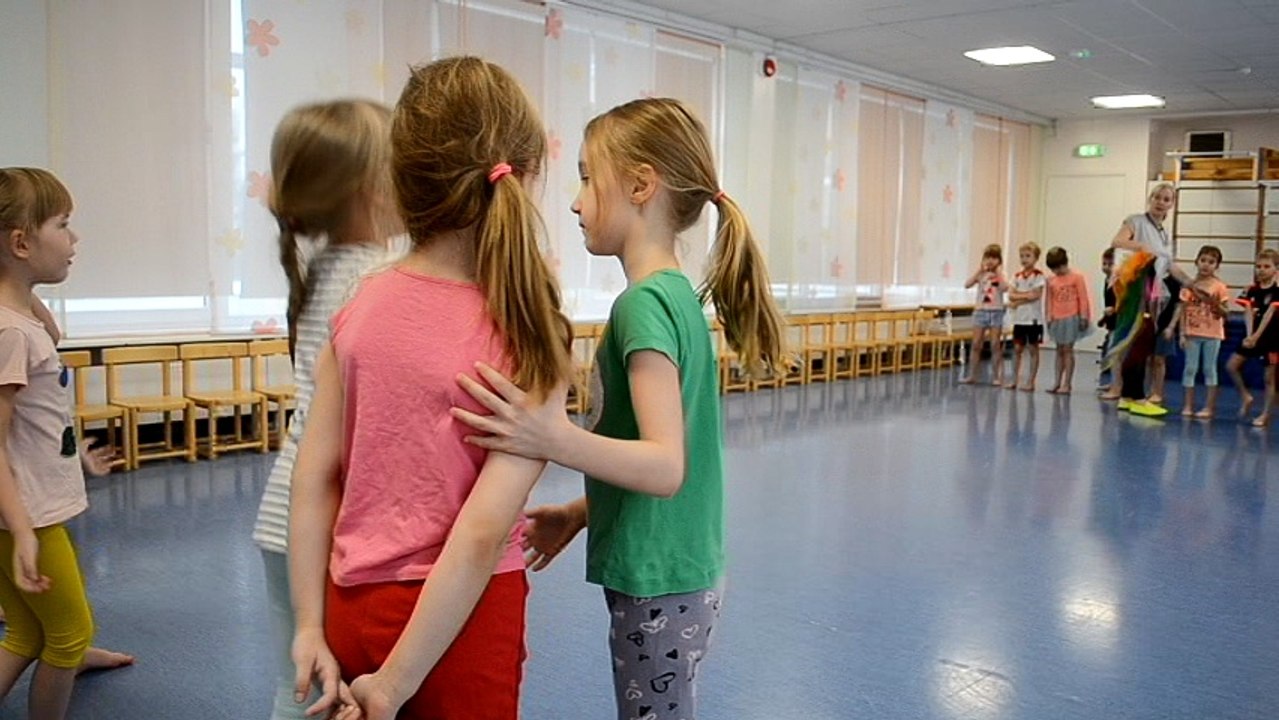 Handkerchief Game - video Dailymotion