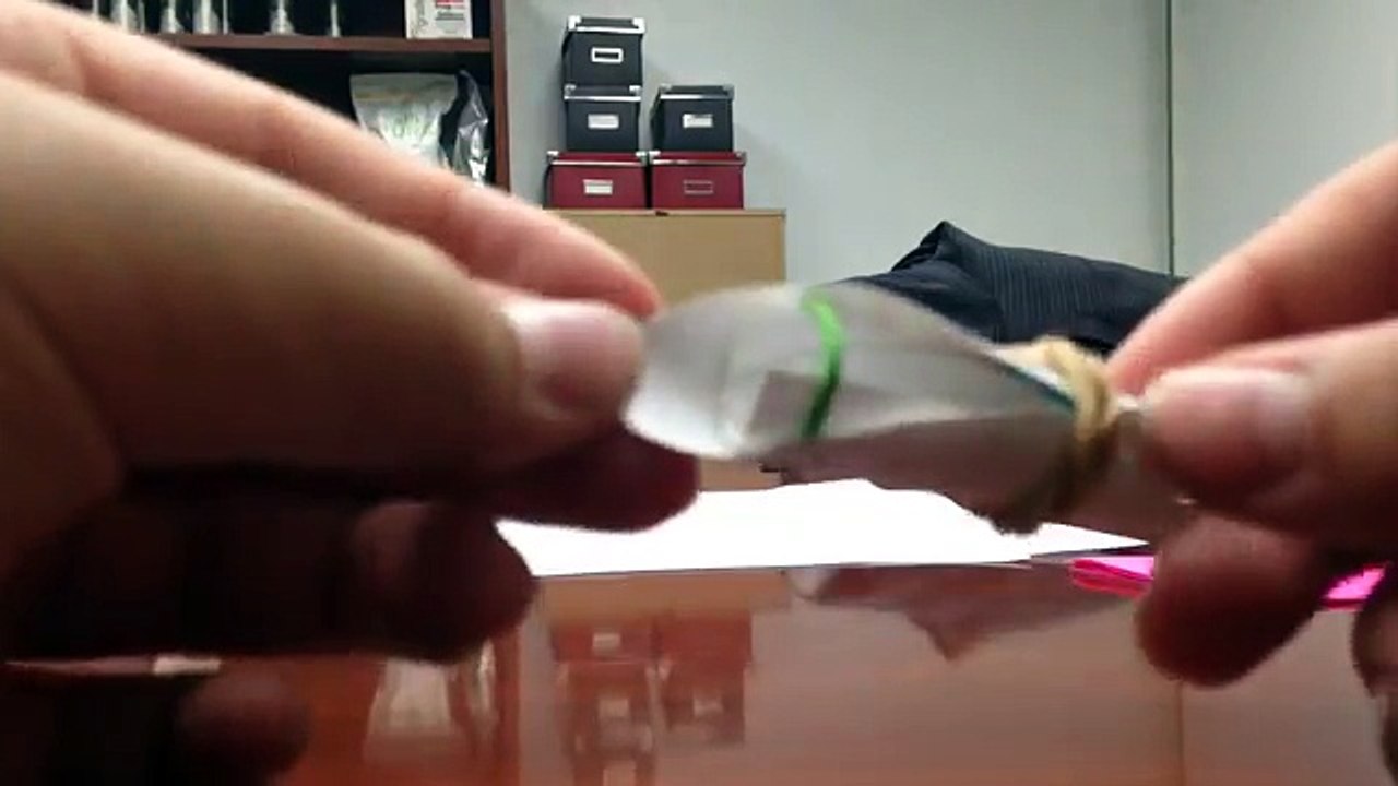 How to make a paper gauntlet - video Dailymotion