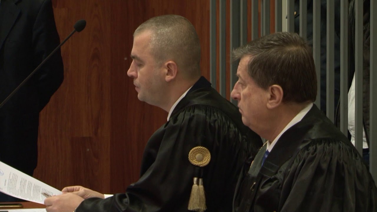 Orest Sota mbetet ne burg - video Dailymotion