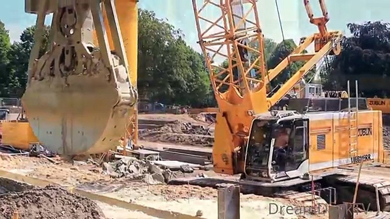 LIEBHERR CRAWLER CRANE SLURRY WALL GRABBER DIGGING DEEP HOLES ...
