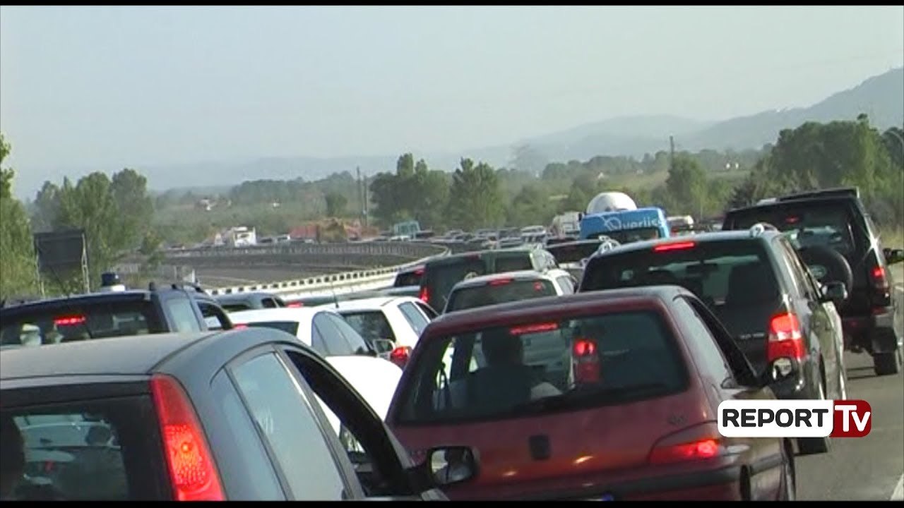 Report TV - Trafiku , radhë kilometrike në autostradën Fushë Krujë ...