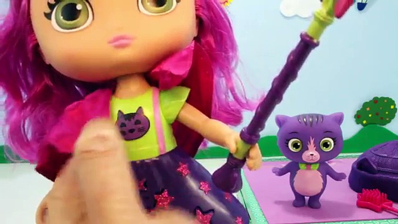 LITTLE CHARMERS Hazel Magic Doll Video with Magic Cape Toypals.tv ...