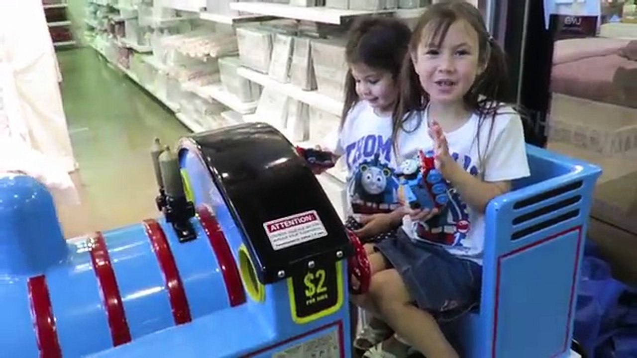 THOMAS RIDE ON TRAIN Kids Playing RIDE ON TOYS Thomas the Train Ride On ...