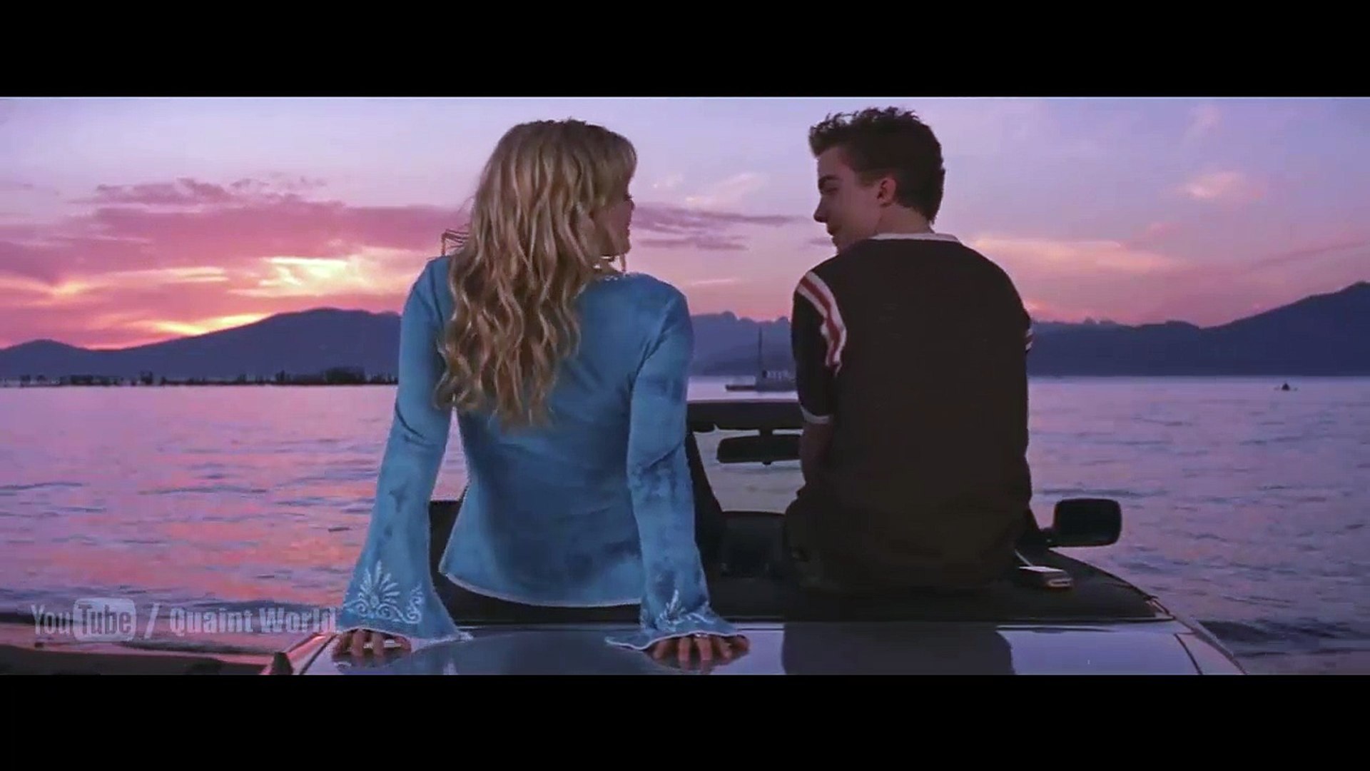 Frankie Muniz Y Hilary Duff Se Besan Muniz Frankie Hi Res Stock