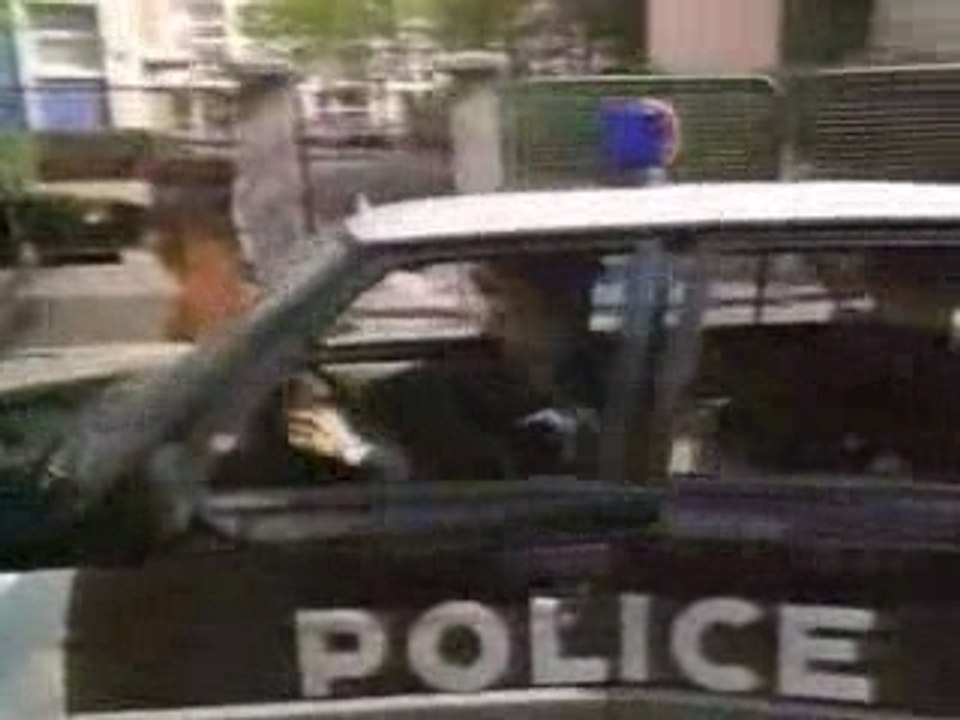 Les Inconnus - Les Flics - Vidéo Dailymotion