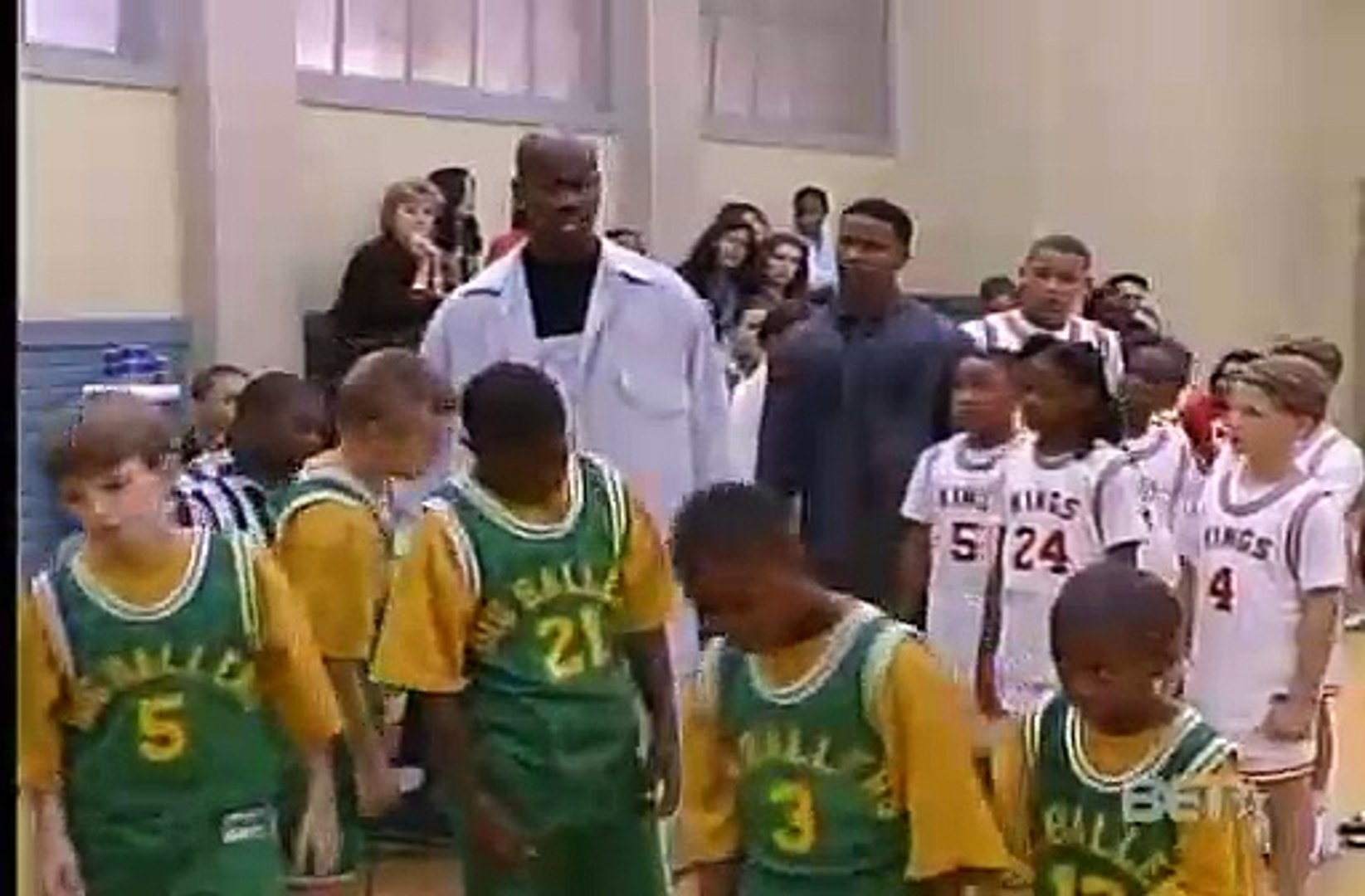 Jamie Foxx Playing Basketball