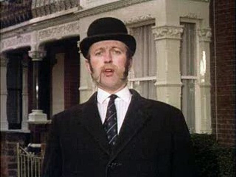 Monty Python Silly Voices at the Police station - video Dailymotion