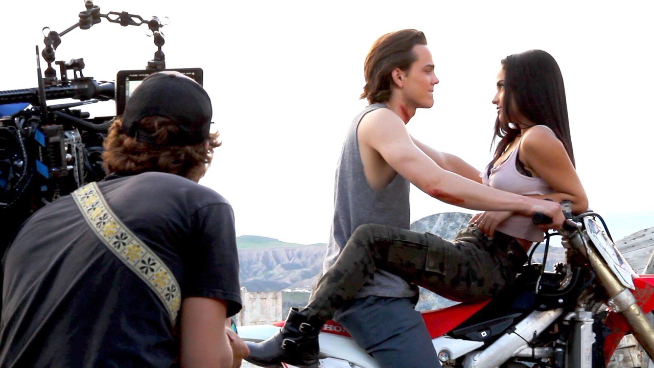 Funny On Set Outtakes From 'AXL' - video Dailymotion