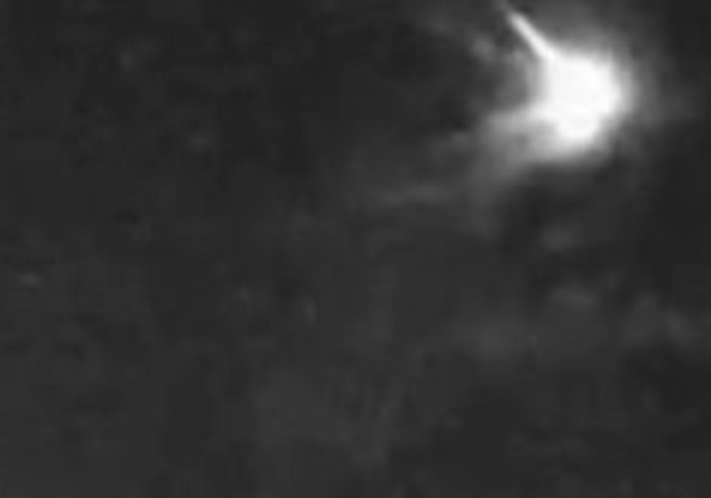 Meteor Shoots Across Night Sky in Perth, Western Australia - video ...