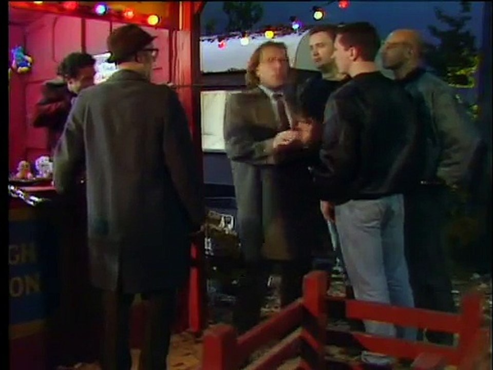 Bottom S1 E4 Apocalypse - video Dailymotion