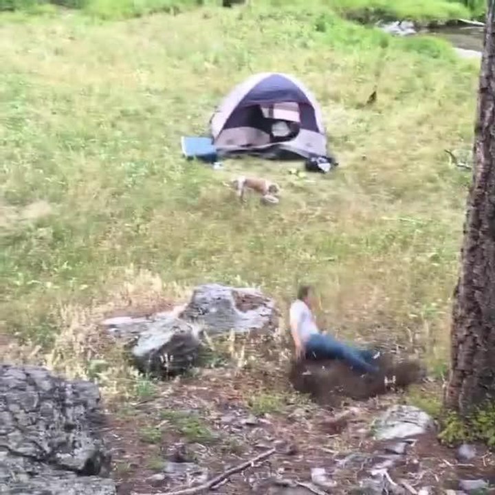 Guy Falls as Rope Swing Snaps Under his Weight - video Dailymotion