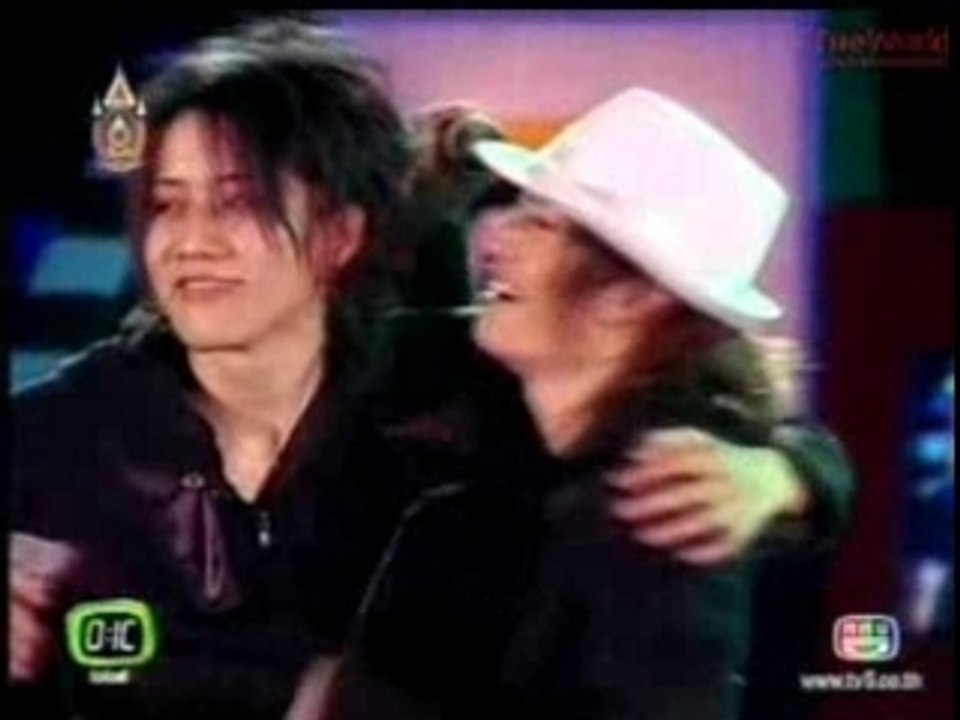 071226 oic groovy roof concert Golf-Mike hug─影片 Dailymotion