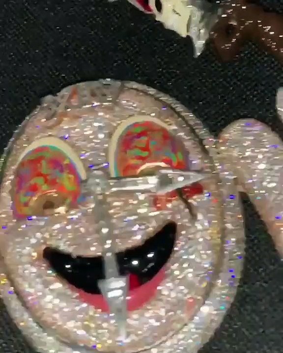 Trippie Redd shows off his new chain! - video Dailymotion