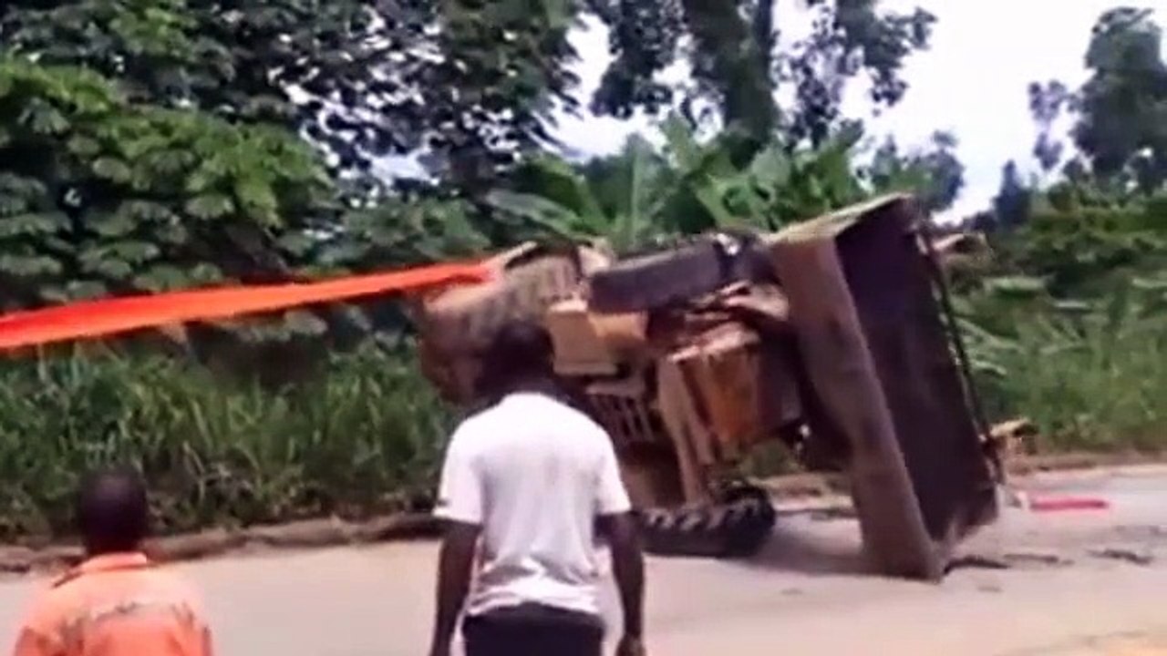 Funny Tractor Fails , Tractor Fail Compilation - video Dailymotion
