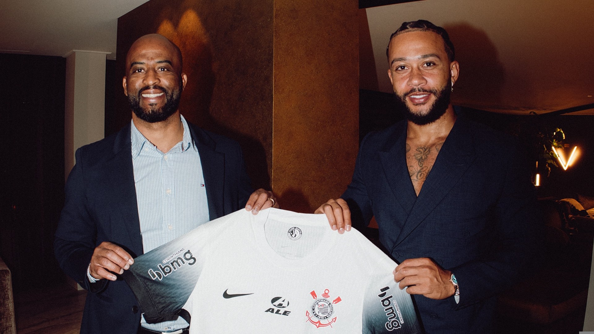 OFFICIAL: Memphis Depay Signs with Historic Brazilian Club | beIN SPORTS