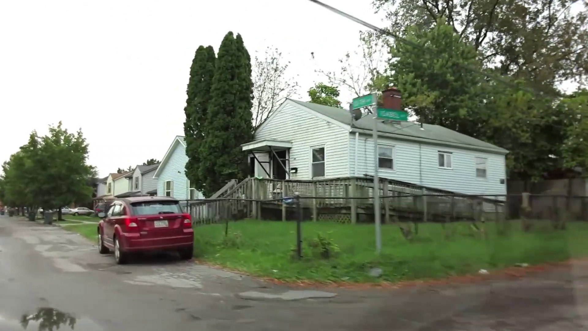 Columbus Ohio Ghetto As Shoppers Pack The Stores, Suspected Thieves